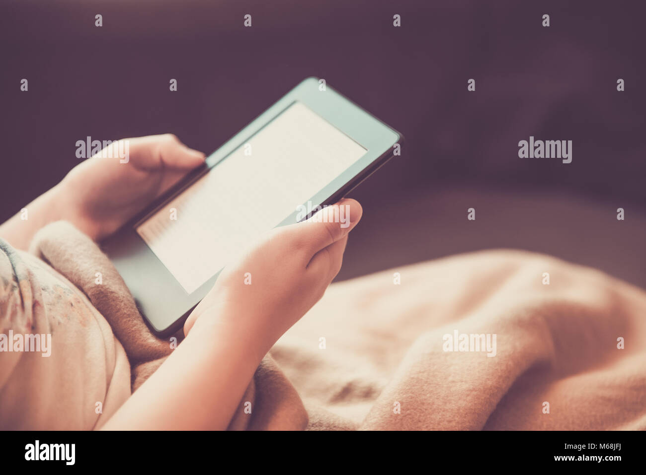 Woman reading ipad on sofa hi-res stock photography and images - Alamy