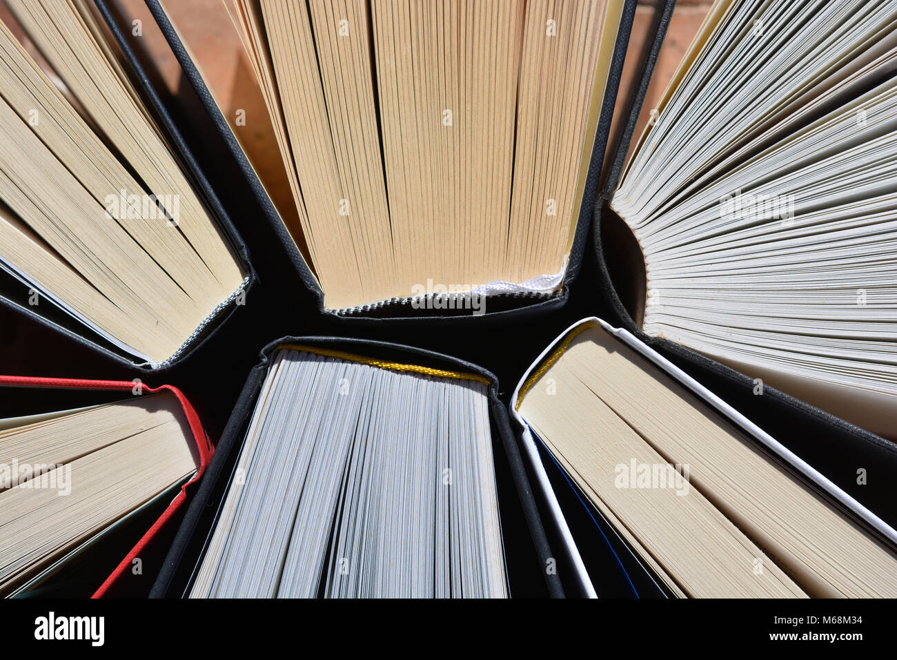 Hardback books hi-res stock photography and images - Alamy