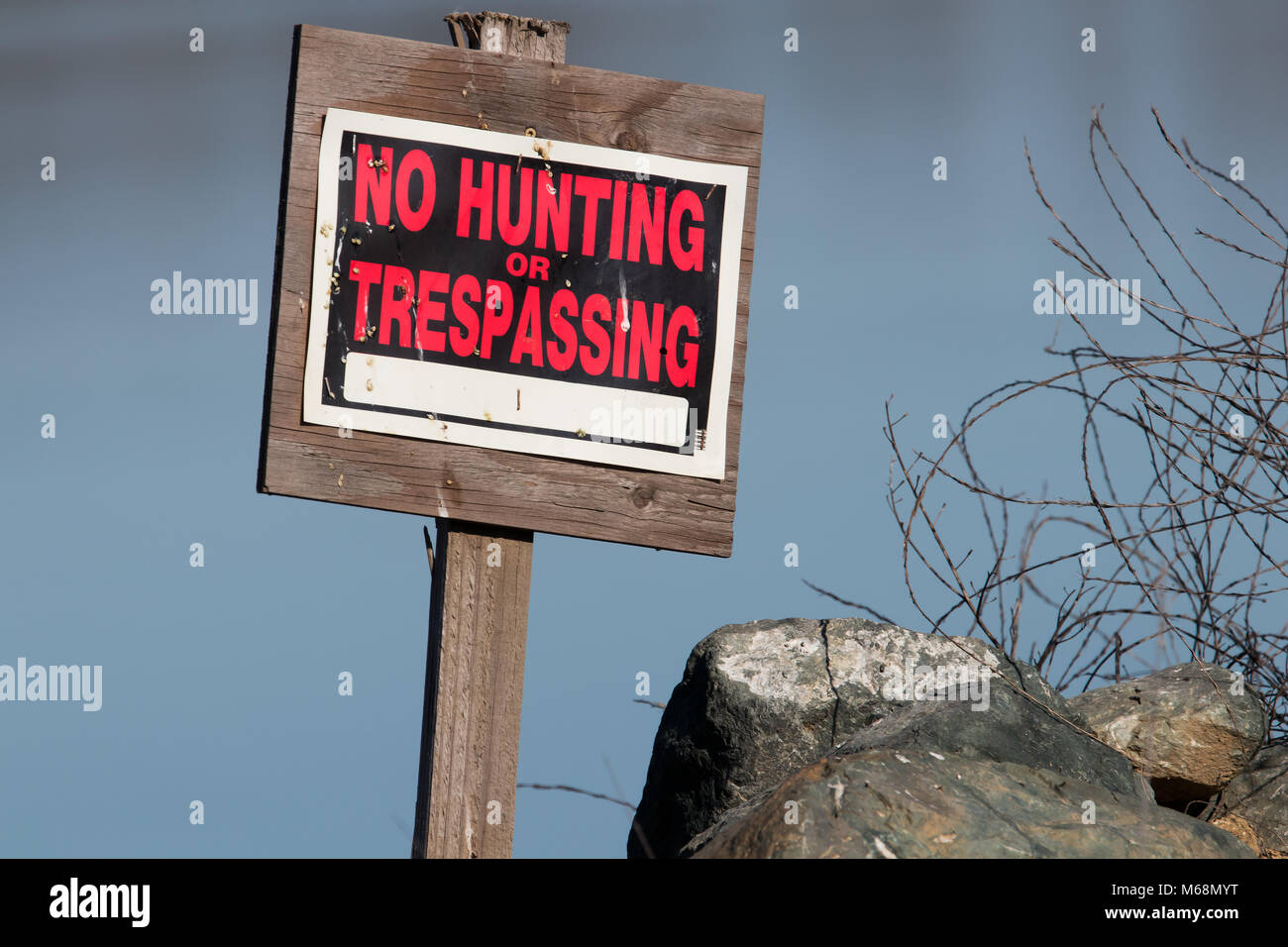 Shooting hunting prohibited sign hi-res stock photography and images ...