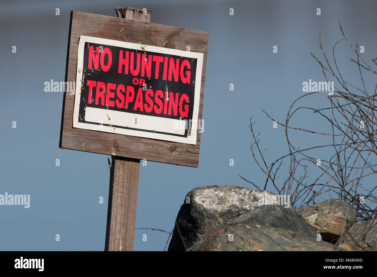 Shooting hunting prohibited sign hi-res stock photography and images ...