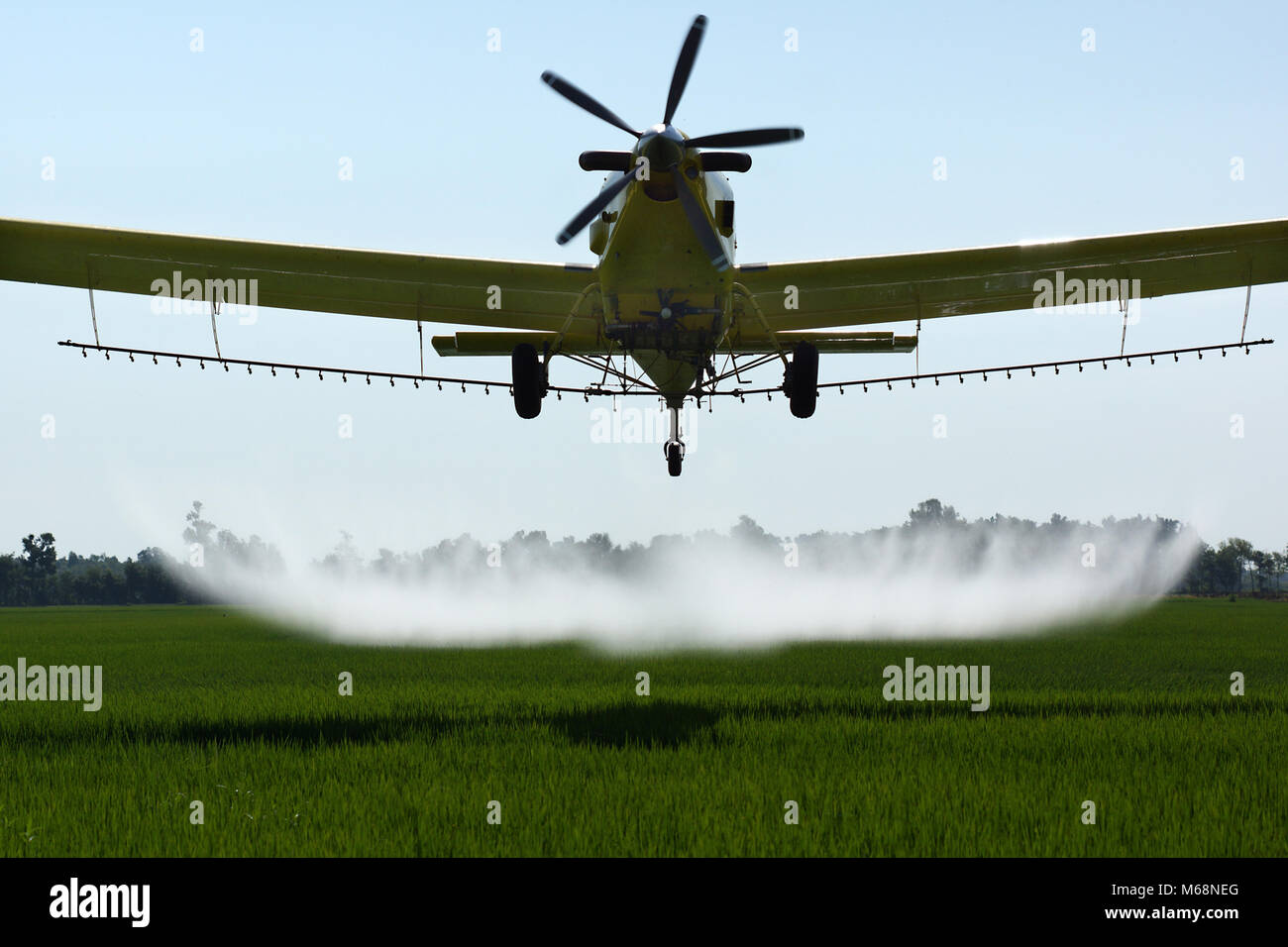 Aerial crop spraying hi-res stock photography and images - Alamy