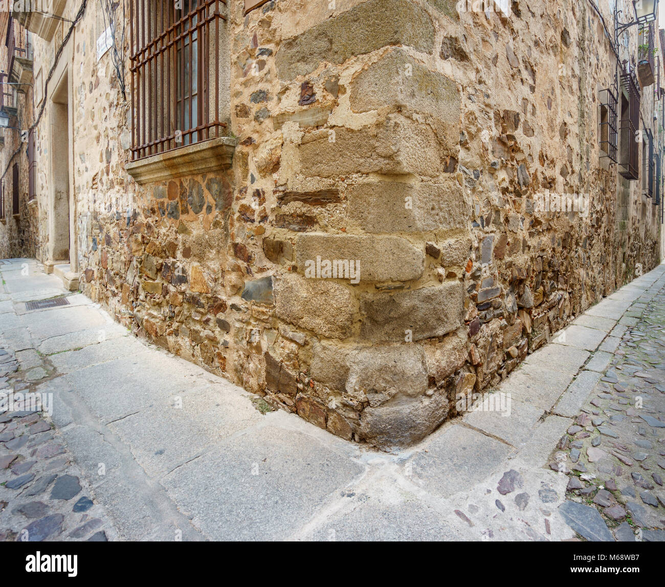 Medieval street corner stone hi-res stock photography and images - Alamy