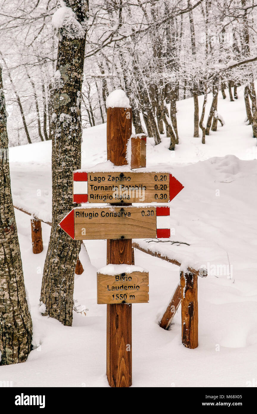 National park signs hi-res stock photography and images - Alamy