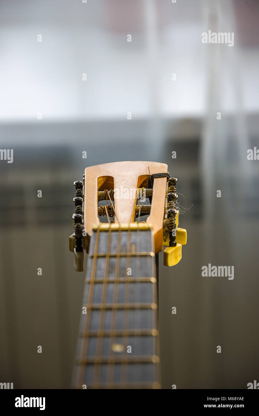 Fender guitar tremolo hi-res stock photography and images - Alamy