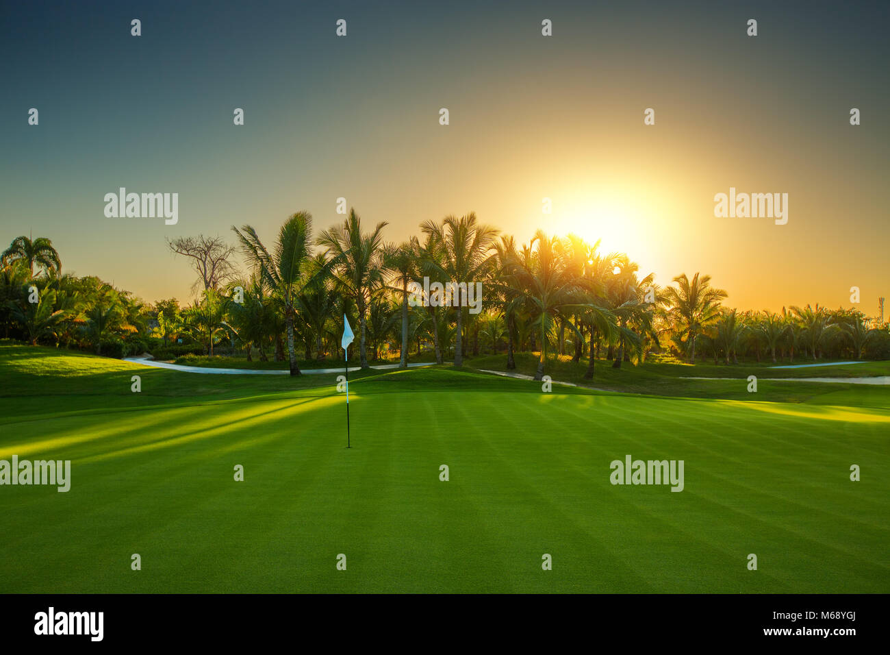Golfing landscape hi-res stock photography and images - Alamy