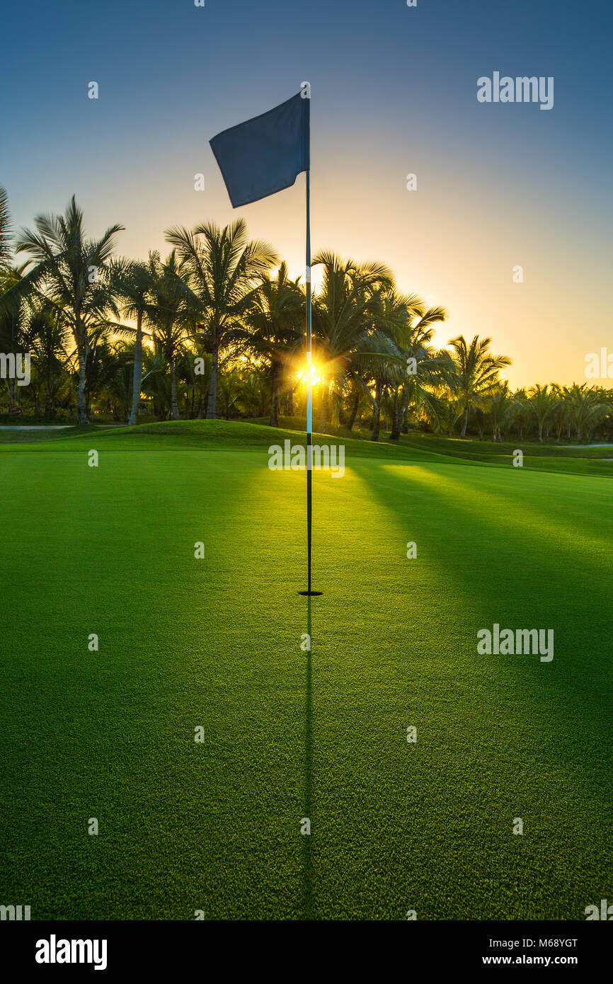 Golfing landscape hi-res stock photography and images - Alamy