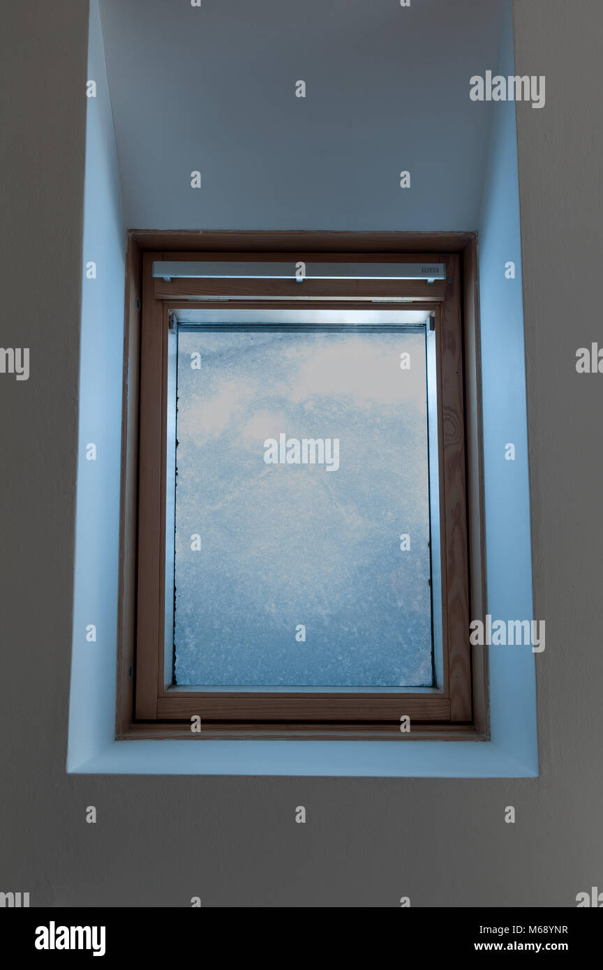 Concealed ceiling light hi-res stock photography and images - Alamy