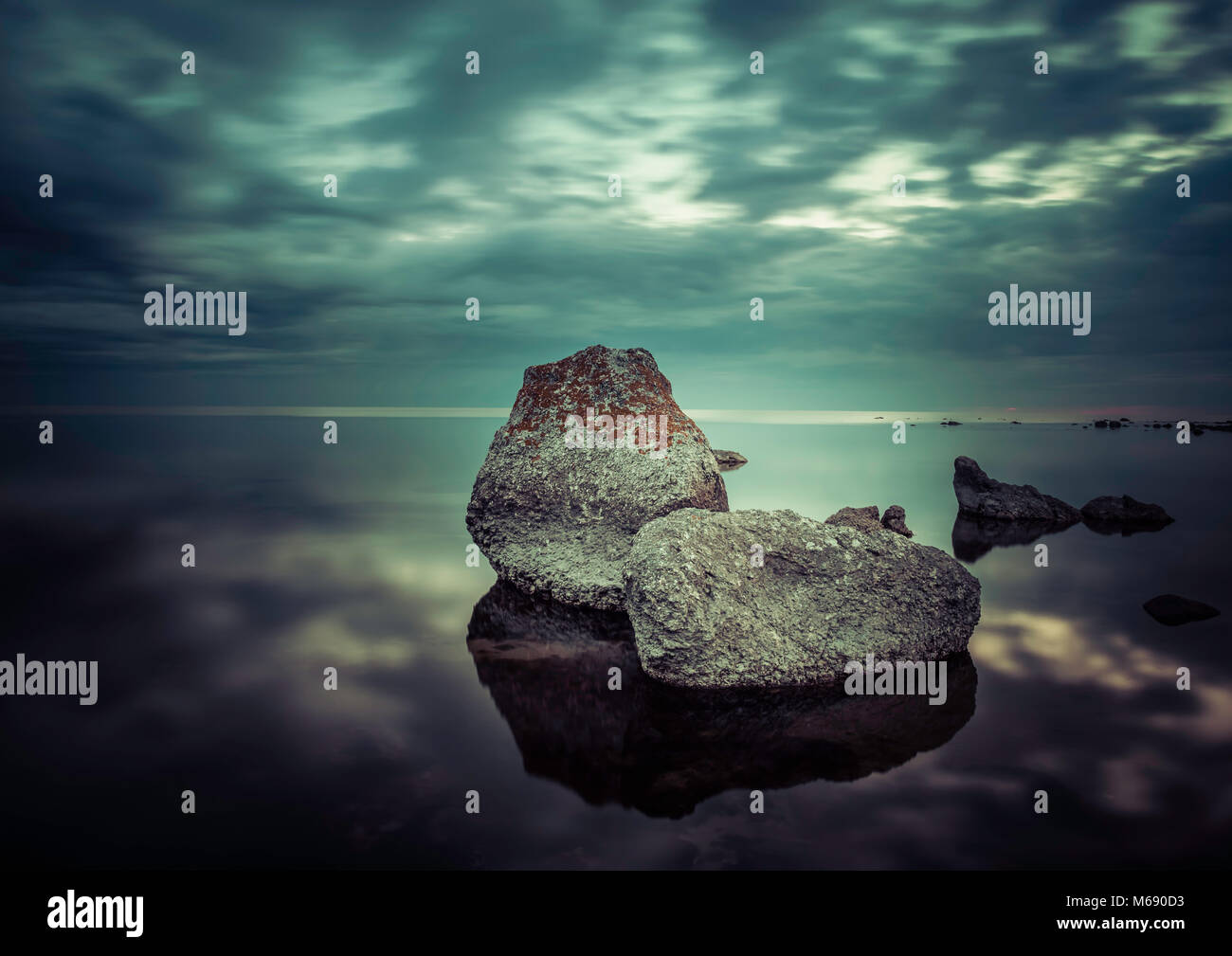 Two large stones hi-res stock photography and images - Alamy