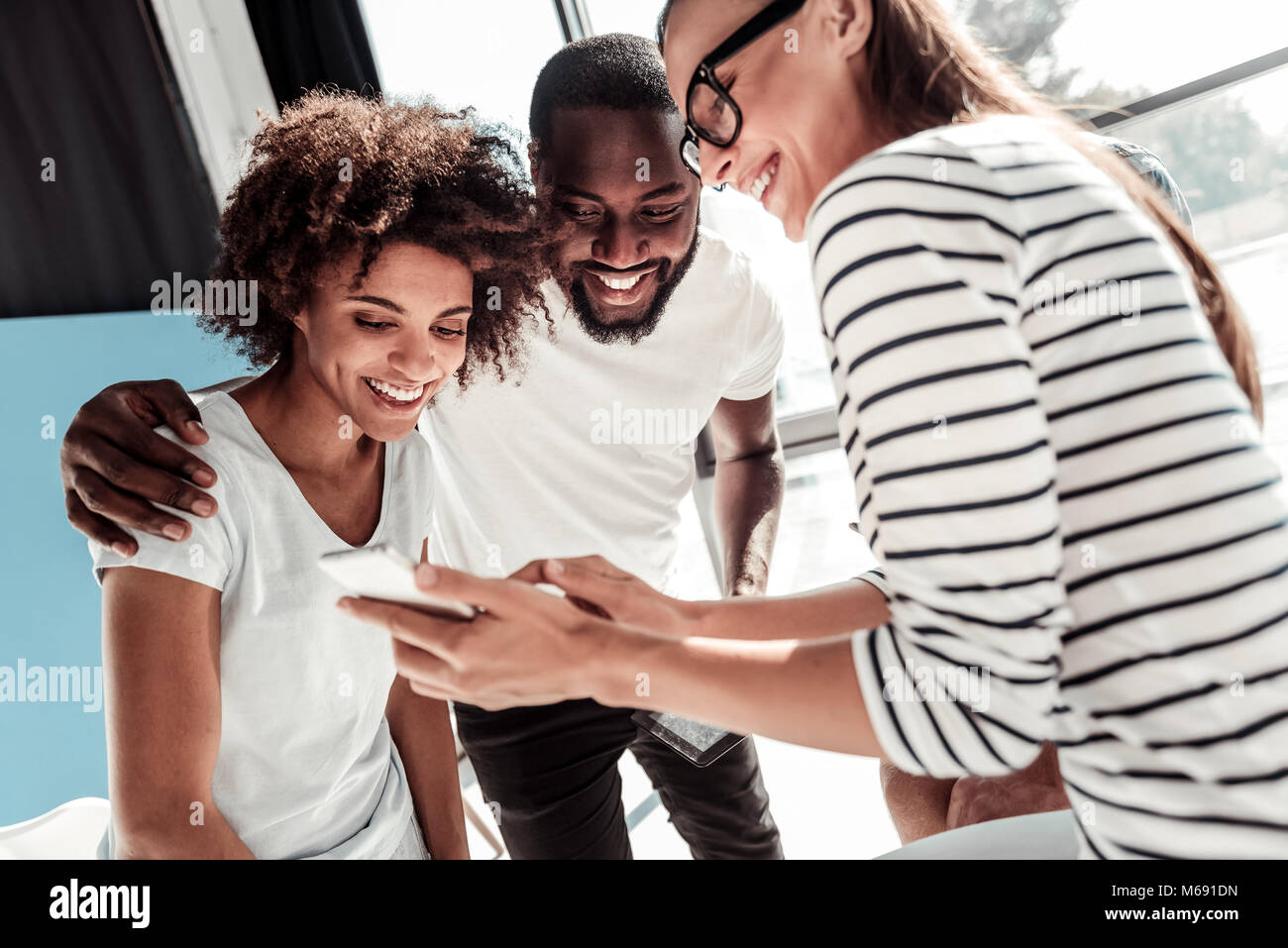 Happy smart woman showing her smartphone Stock Photo - Alamy