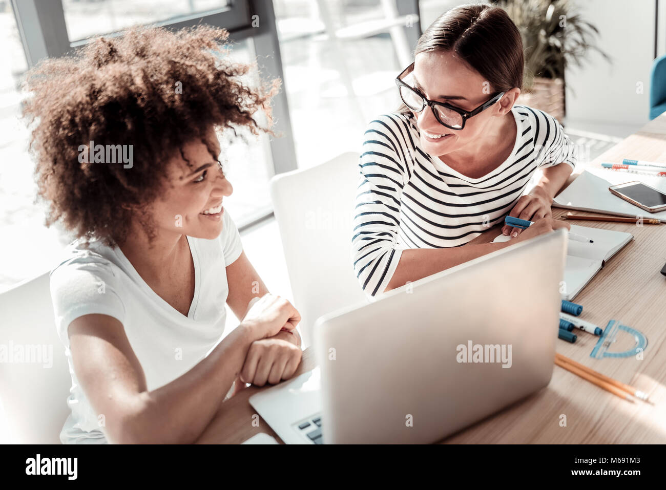 Women cooperation hi-res stock photography and images - Alamy