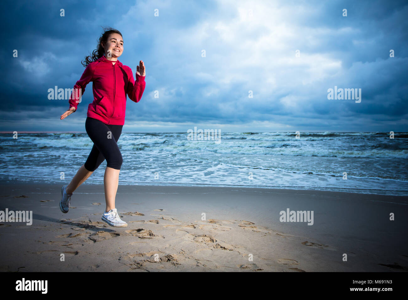 Sporty teenagers jumping hi-res stock photography and images - Alamy