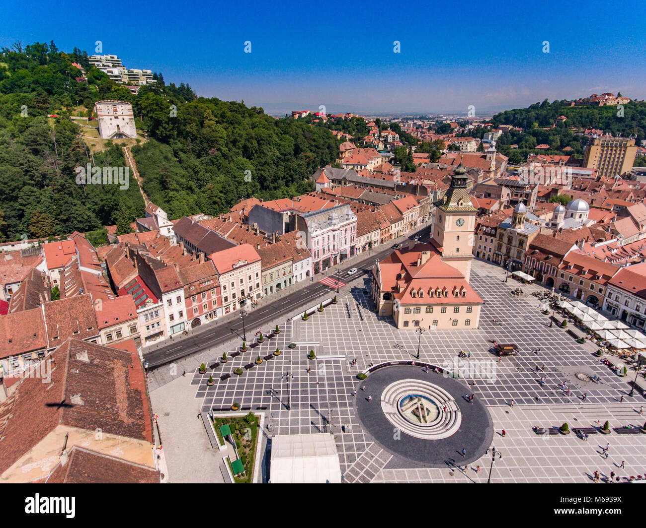 Brasov Piata Sfatului and White Tower Stock Photo - Alamy