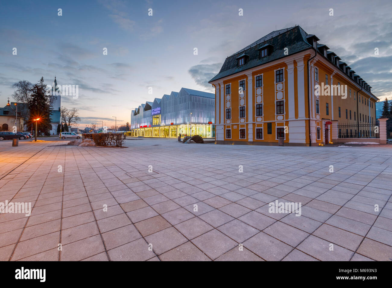 Present day art gallery hi-res stock photography and images - Alamy