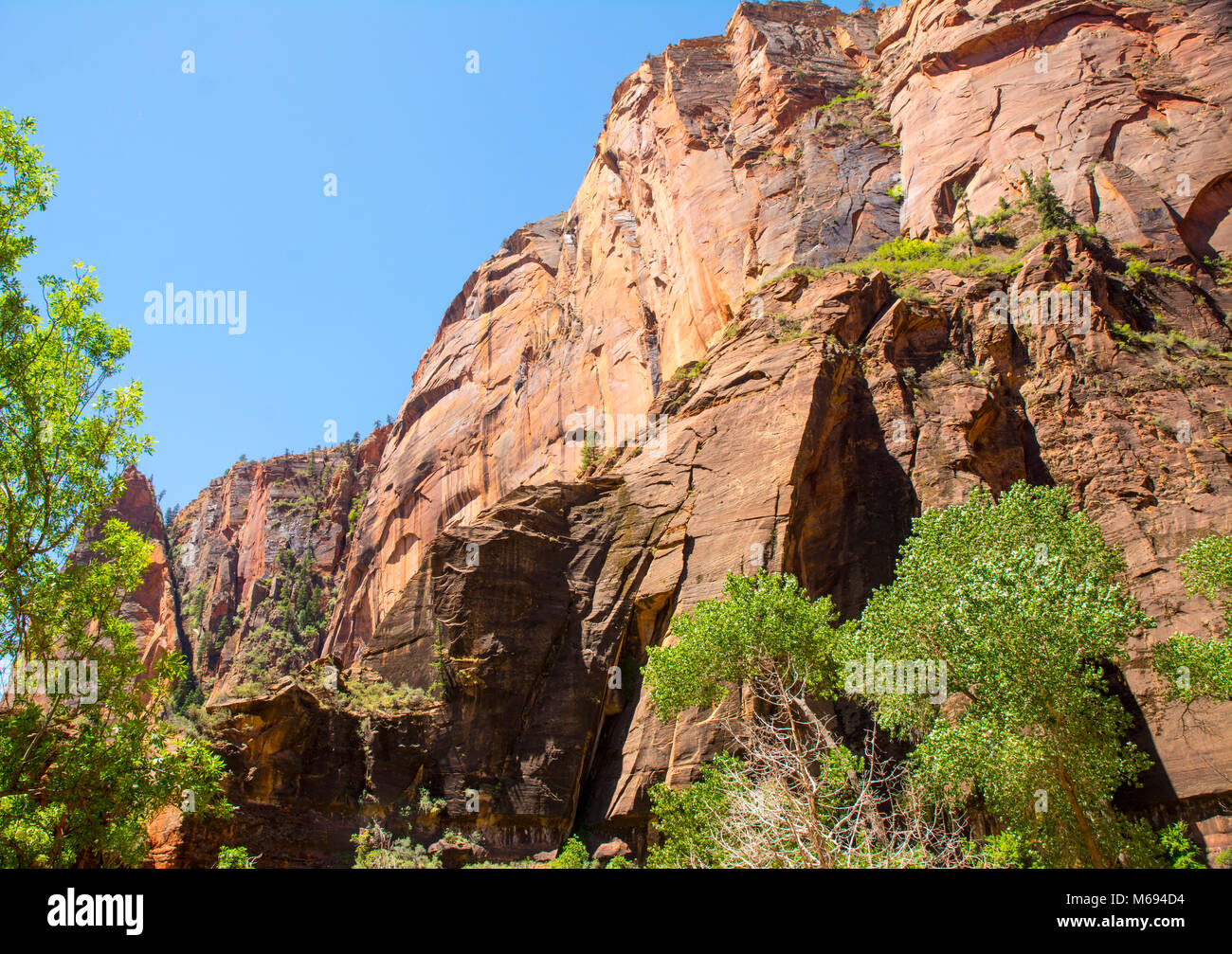 Creases and crevices on cliff side of mountain Stock Photo - Alamy