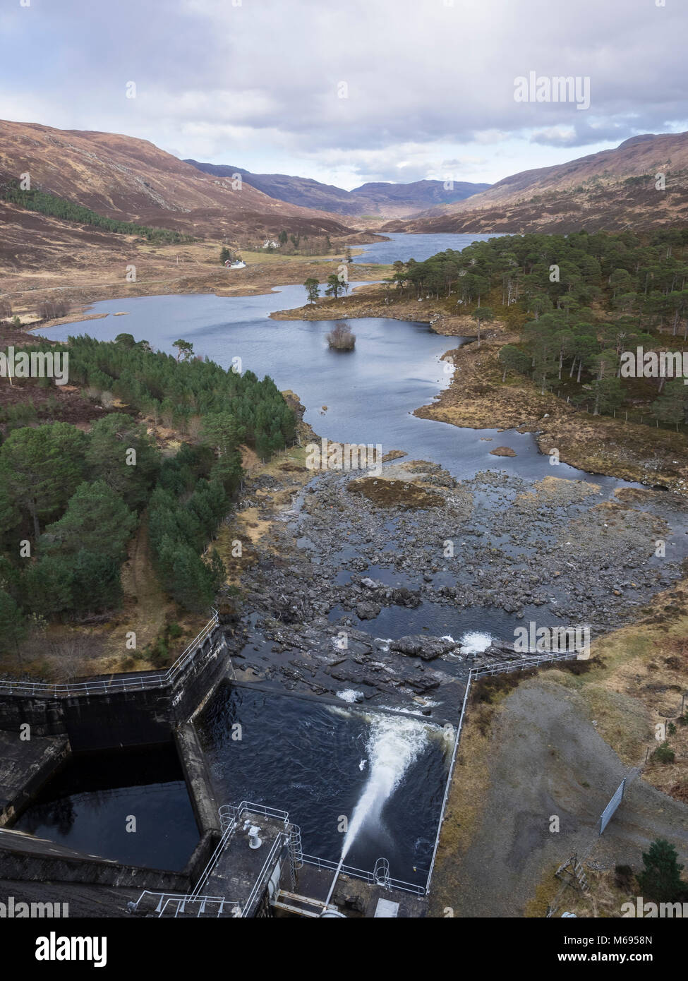 Mullardoch dam hi-res stock photography and images - Alamy