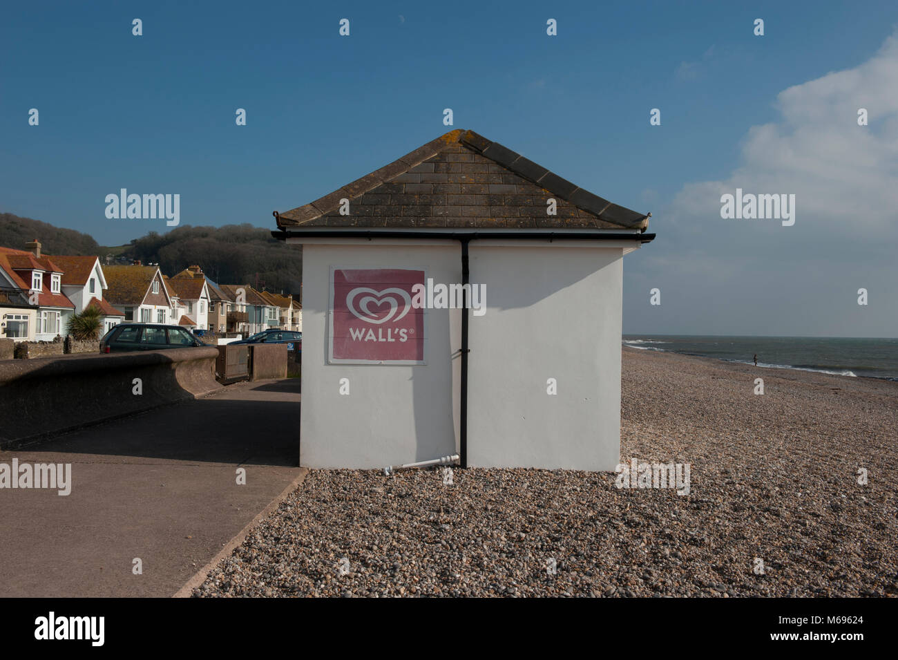 Cafe on the beach in Seaton, Devon Stock Photo - Alamy