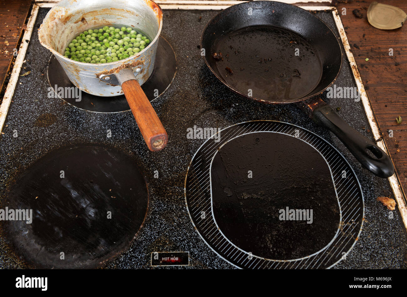 Frozen peas cooking on hob Stock Photo - Alamy