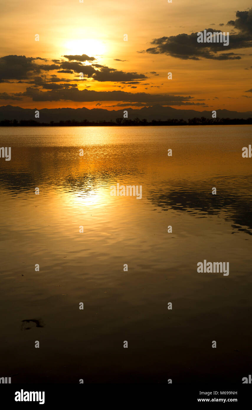 Barr Lake along Neidrach Nature Trail, Barr Lake State Park, Colorado ...