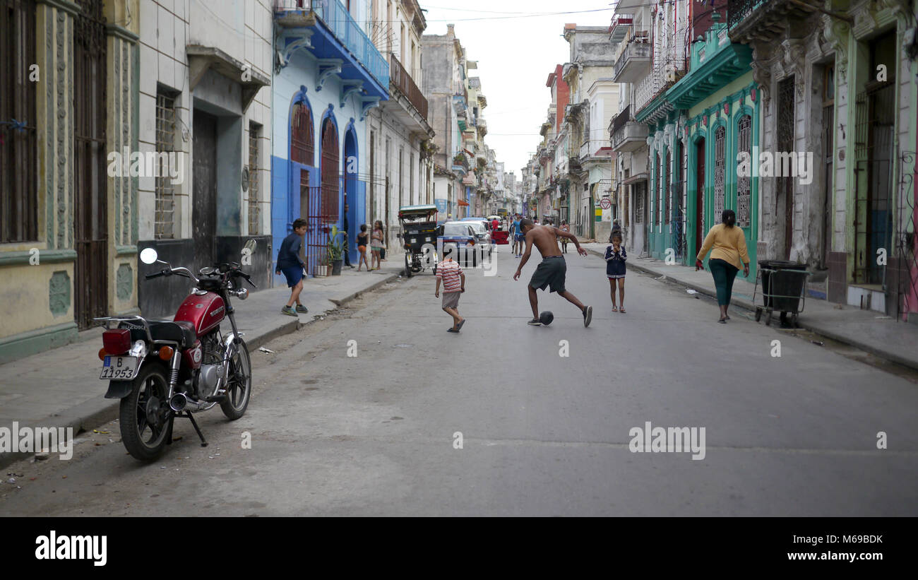 Classic street scene in downtown Havana, cuba Stock Photo - Alamy
