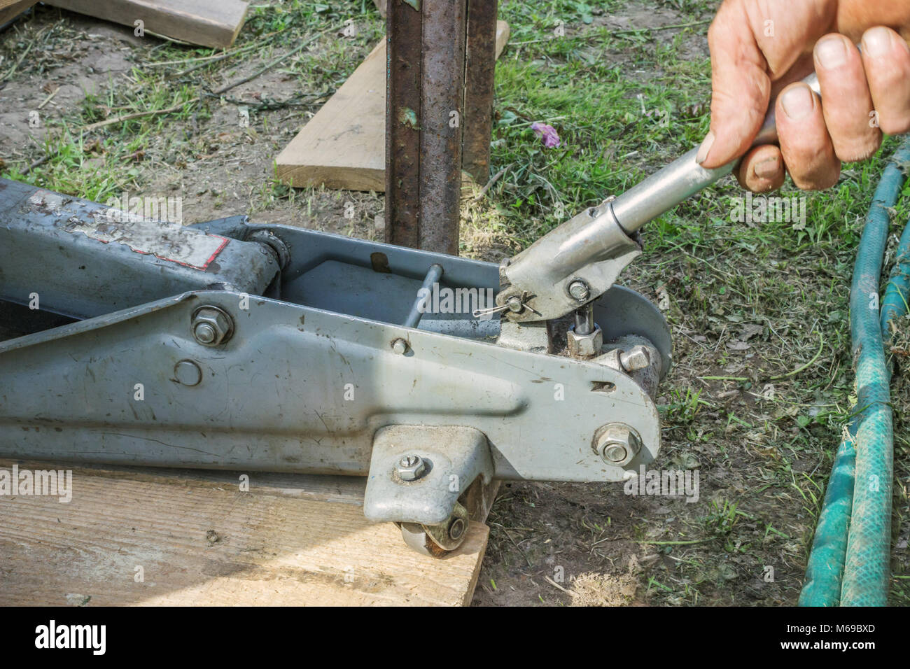 Lift heavy load jack hi-res stock photography and images - Alamy