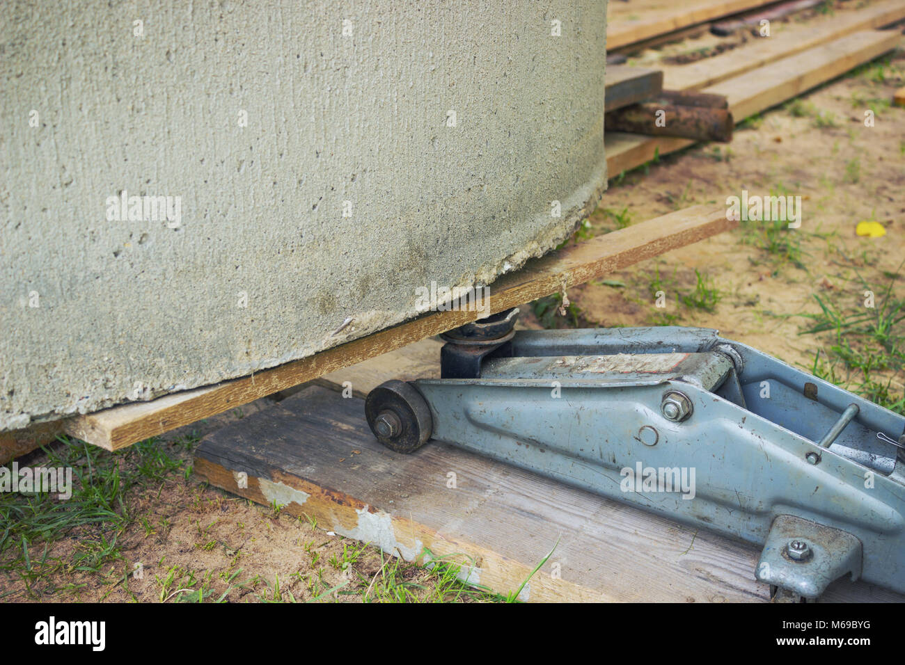 Lifting prop hi-res stock photography and images - Alamy