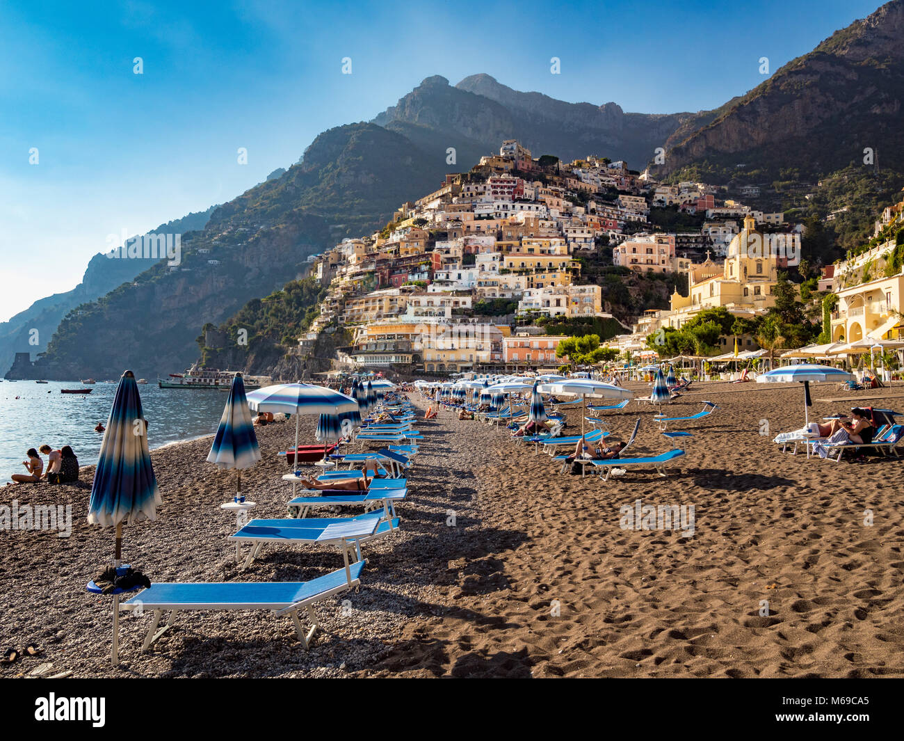 beach with sunbeds and brollies, Positano, Amalfi Coast, Italy Stock ...