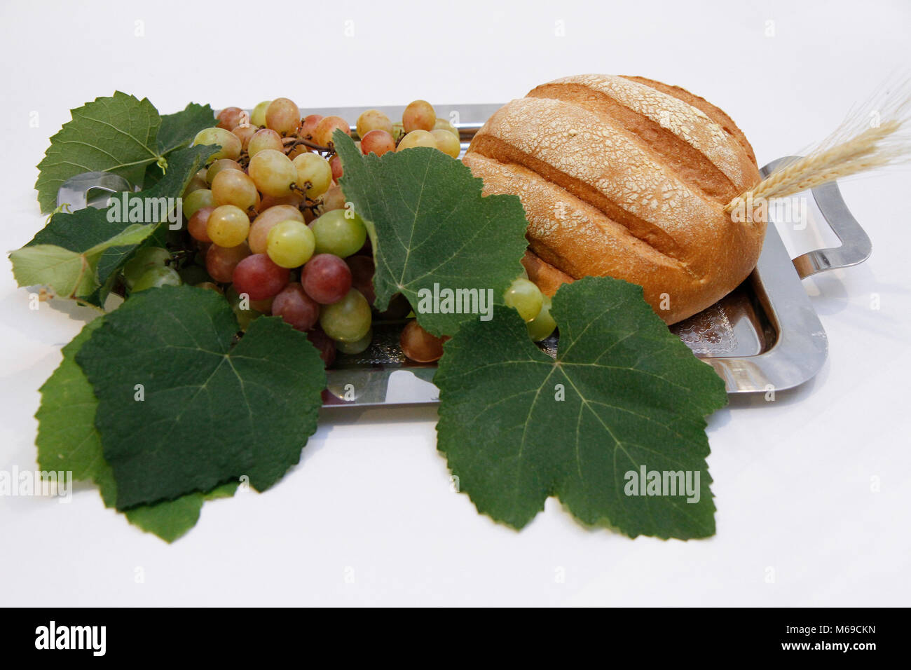 Offertory at mass hi-res stock photography and images - Alamy