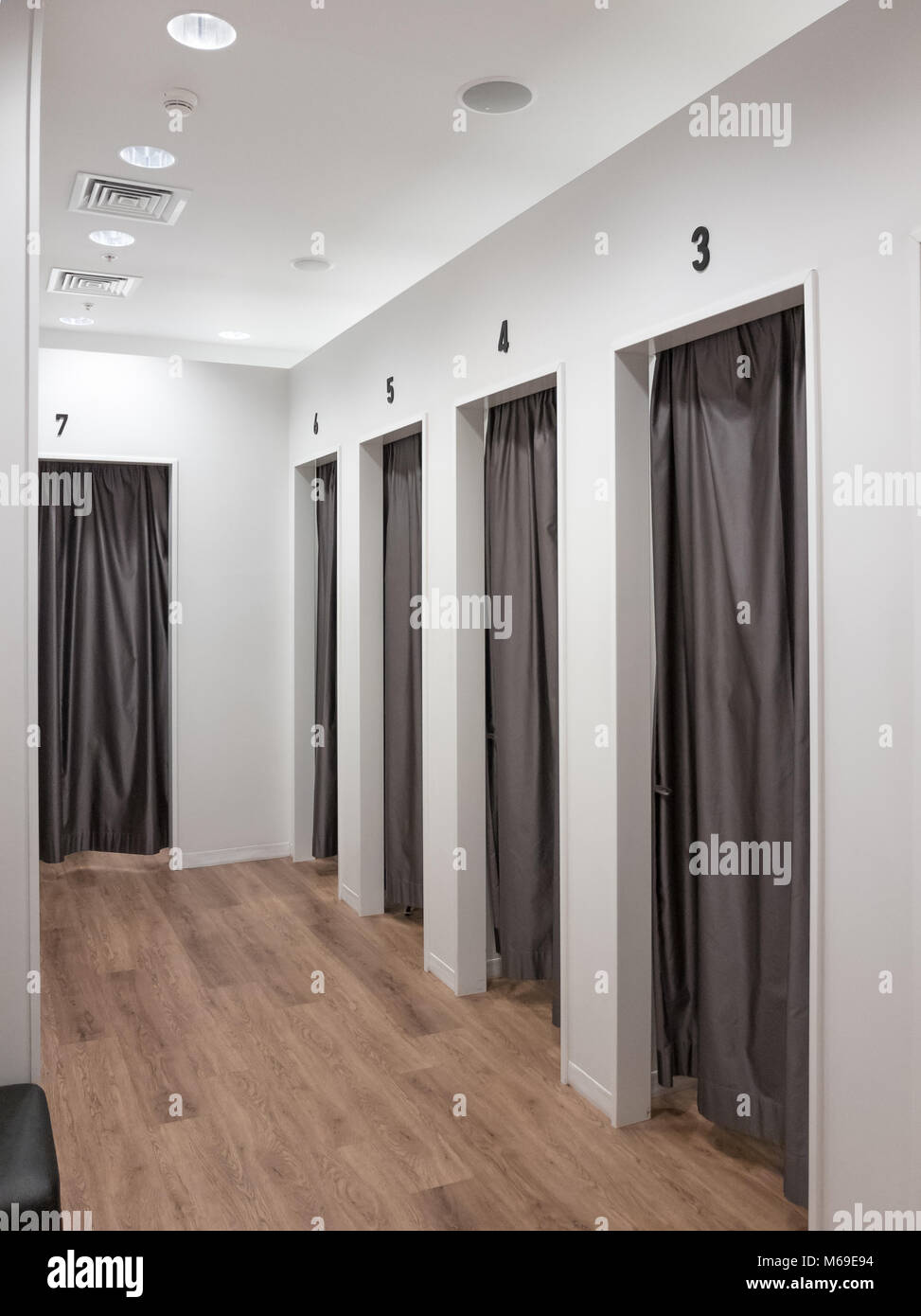 Fitting room interior in a mall. Nobody Stock Photo - Alamy