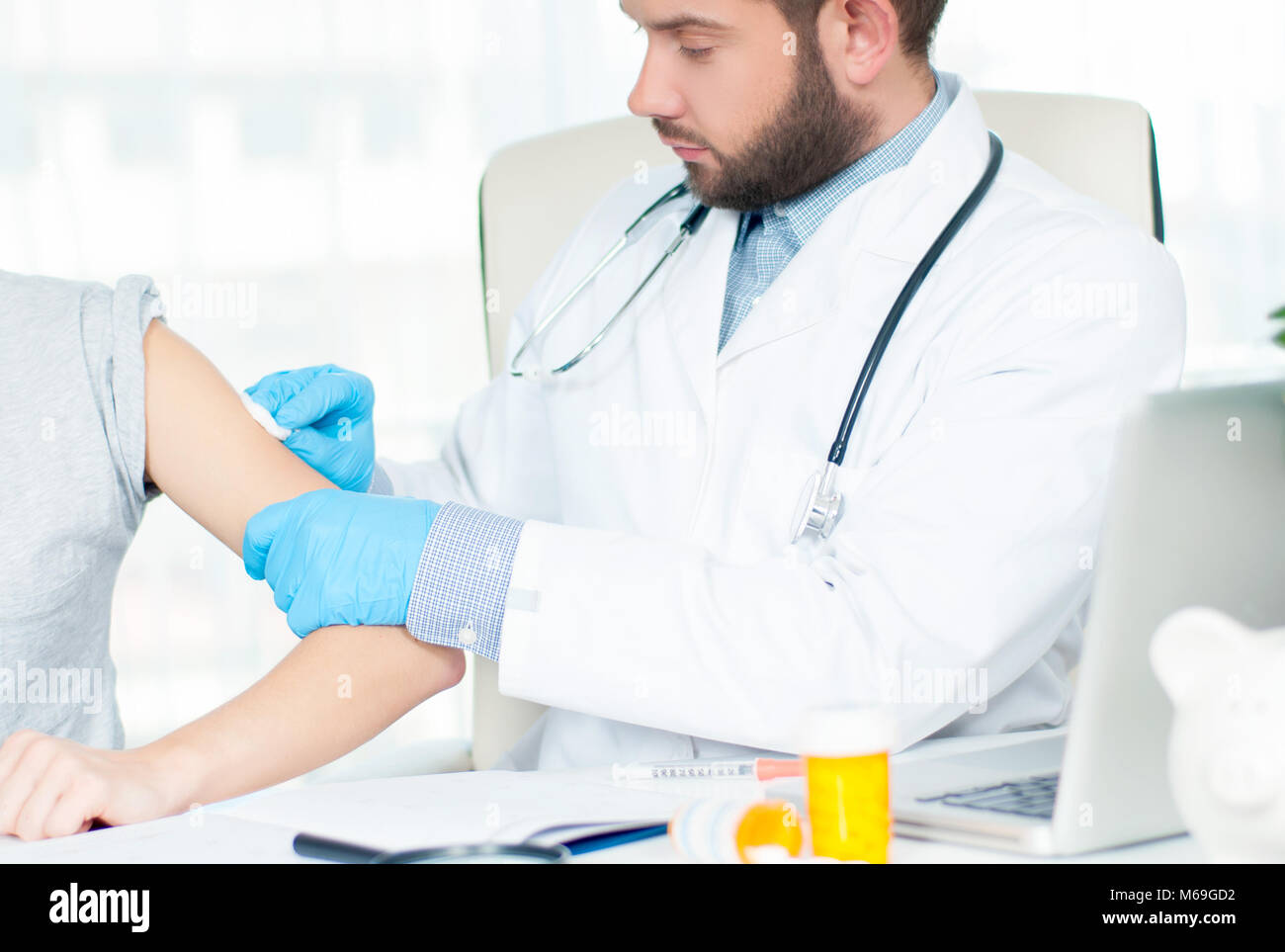 Vaccination. Flu shot. Doctor with syringe making vaccination to ...