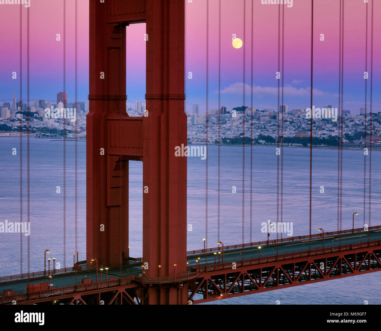 Moon gate bridge hi-res stock photography and images - Alamy