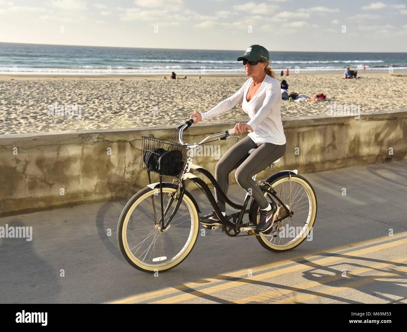 Bicycling fitness hi-res stock photography and images - Alamy