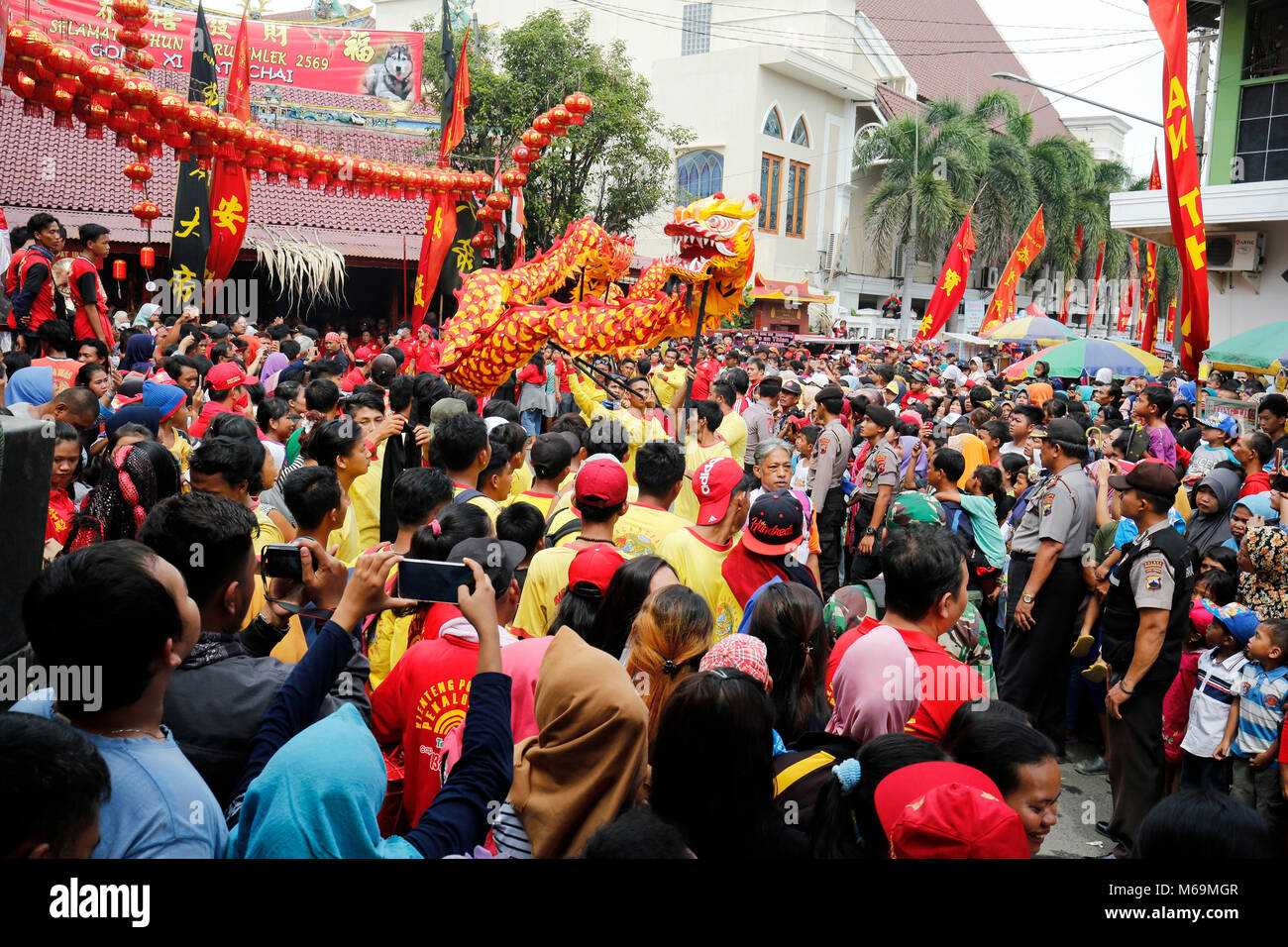 Thousands people watching Dragon performance during “Cap Go Meh ...