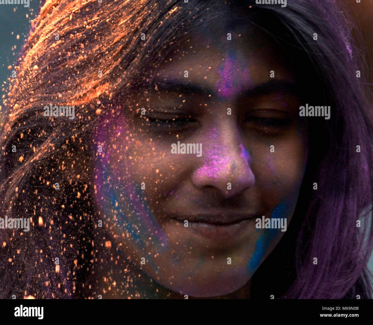 Kolkata, India. 01st Mar, 2018. Indian girls play with gulal or color ...