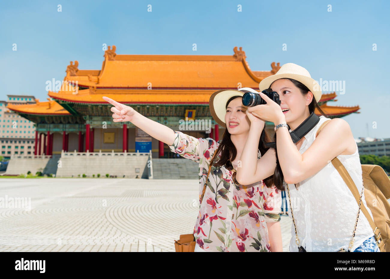 Asian photographers hi-res stock photography and images - Alamy