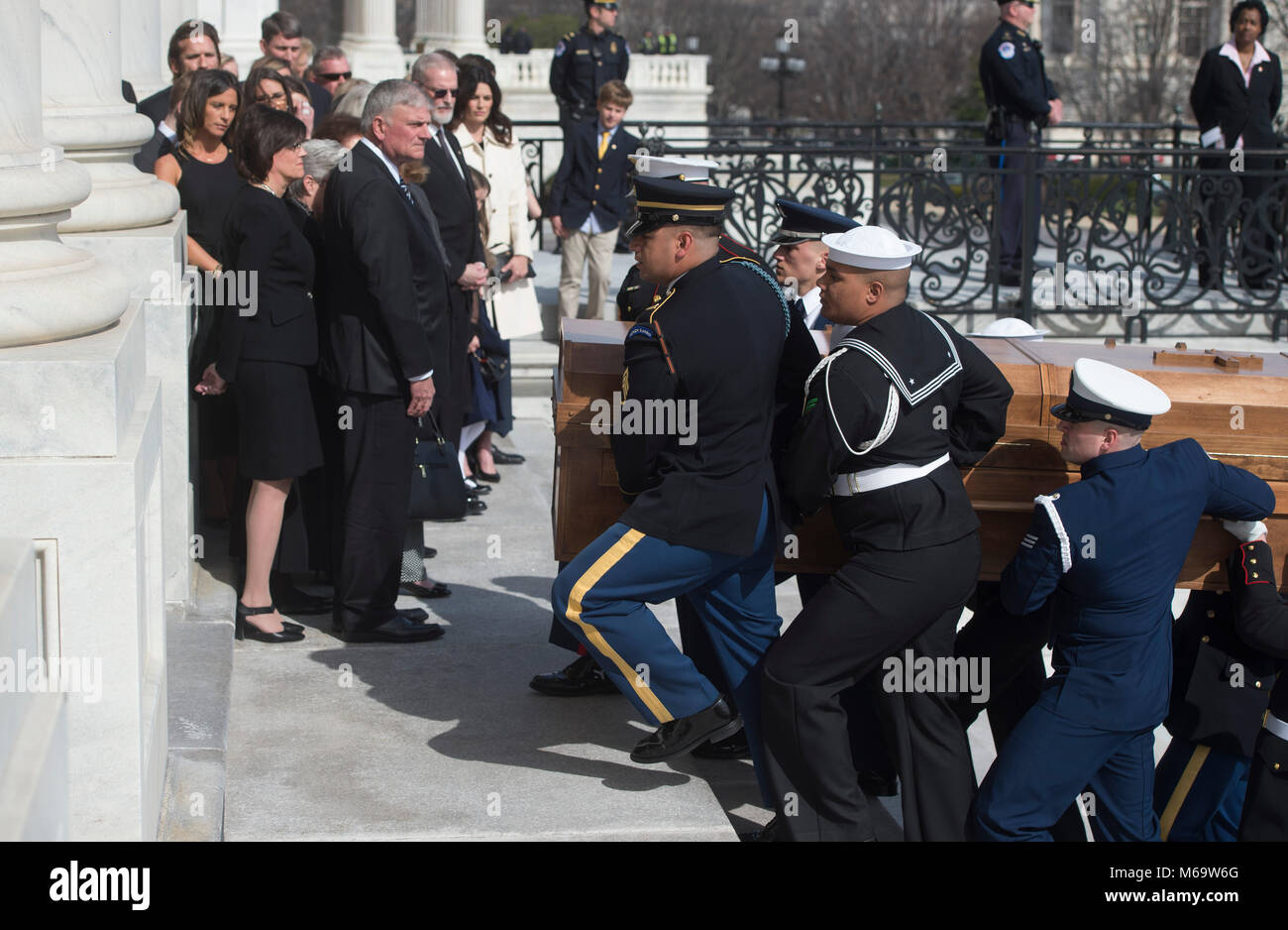 The casket of Reverend Billy Graham arrives at the US Capitol in ...
