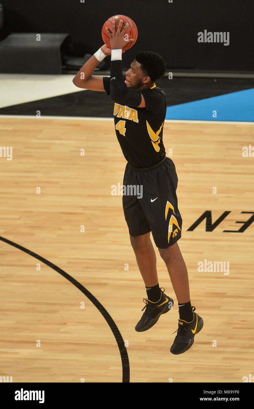 New York, New York, USA. 1st Mar, 2018. ISAIAH MOSS (4) attempts to ...