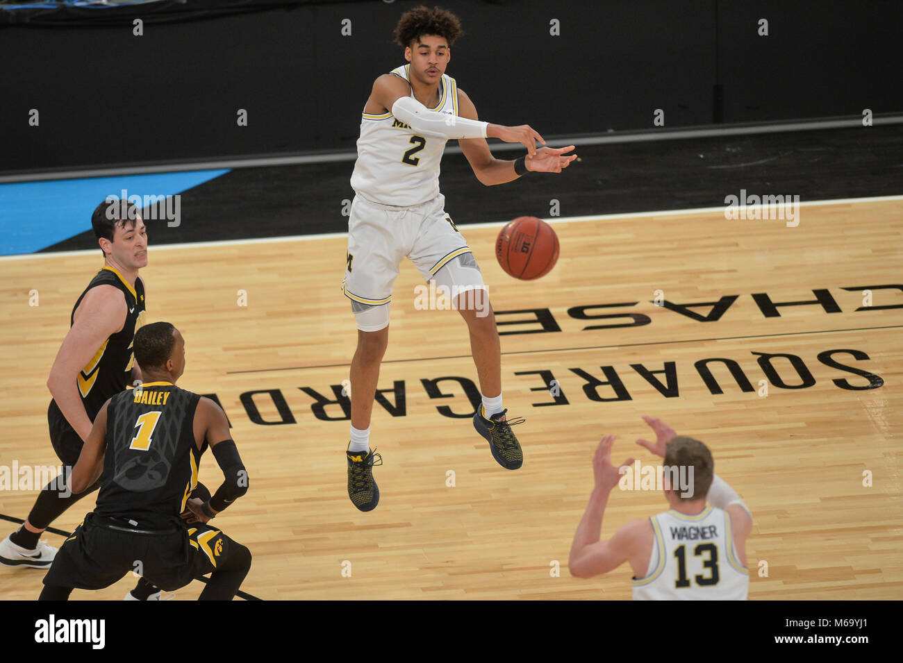 New York, New York, USA. 1st Mar, 2018. JORDAN POOLE (2) passes to ...