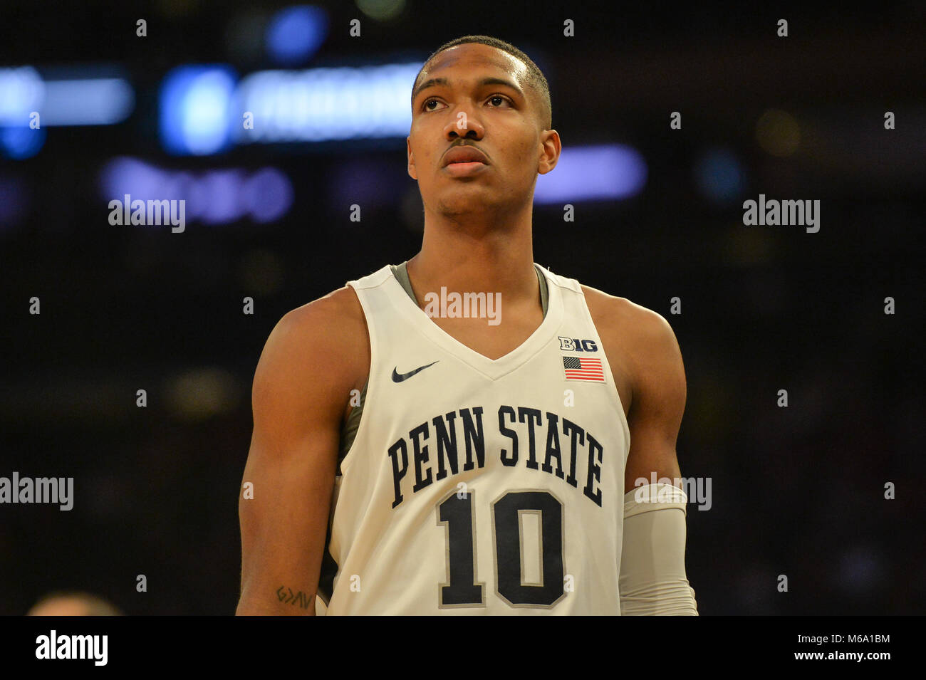 New York, New York, USA. 1st Mar, 2018. TONY CARR (10) in action during ...