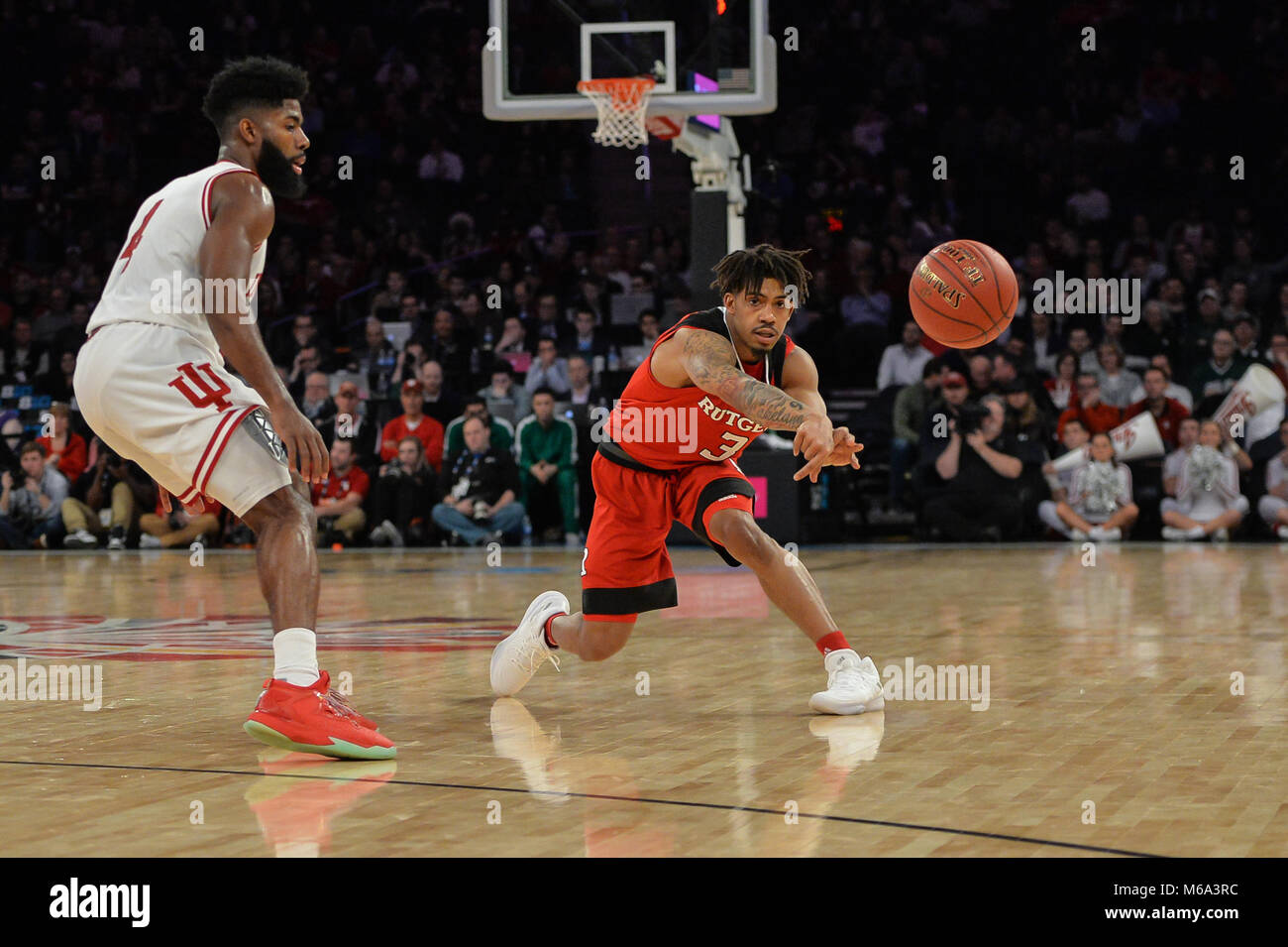 New York, New York, USA. 1st Mar, 2018. COREY SANDERS (3) passes the ...