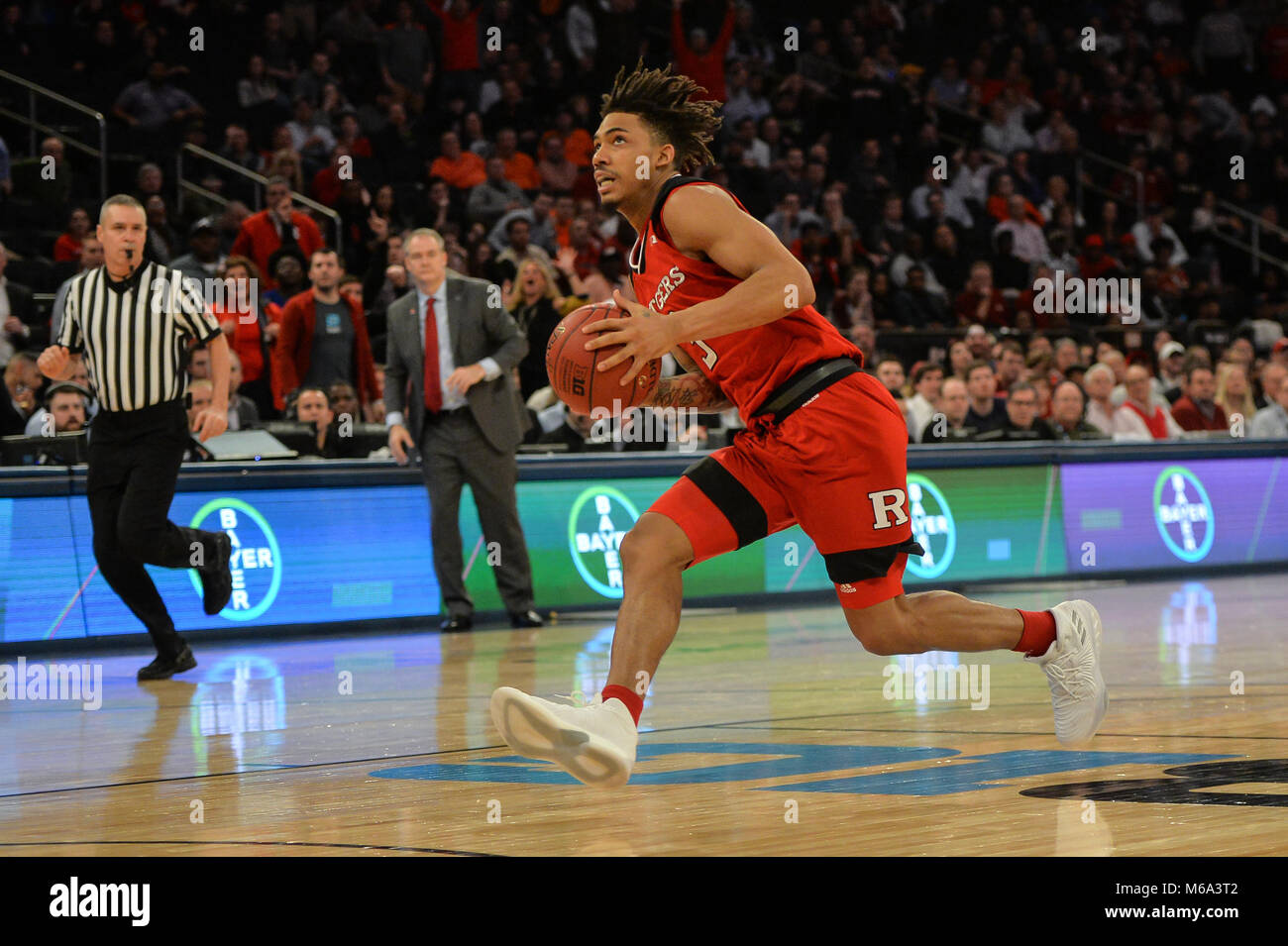 New York, New York, USA. 2nd Mar, 2018. COREY SANDERS (3) sets up to ...