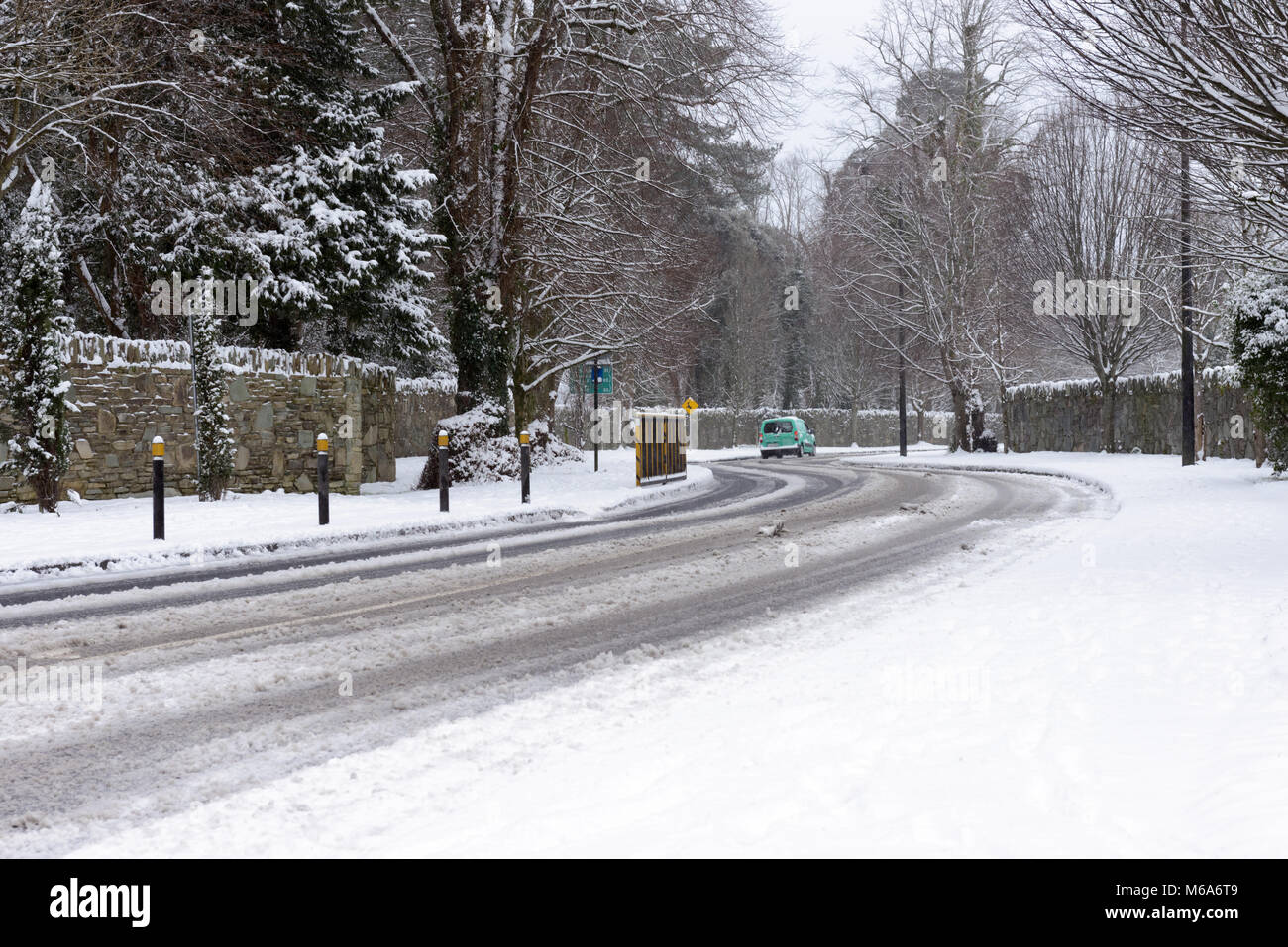 Snow Ireland road Winter Ireland Irish weather, Streets covered in snow ...