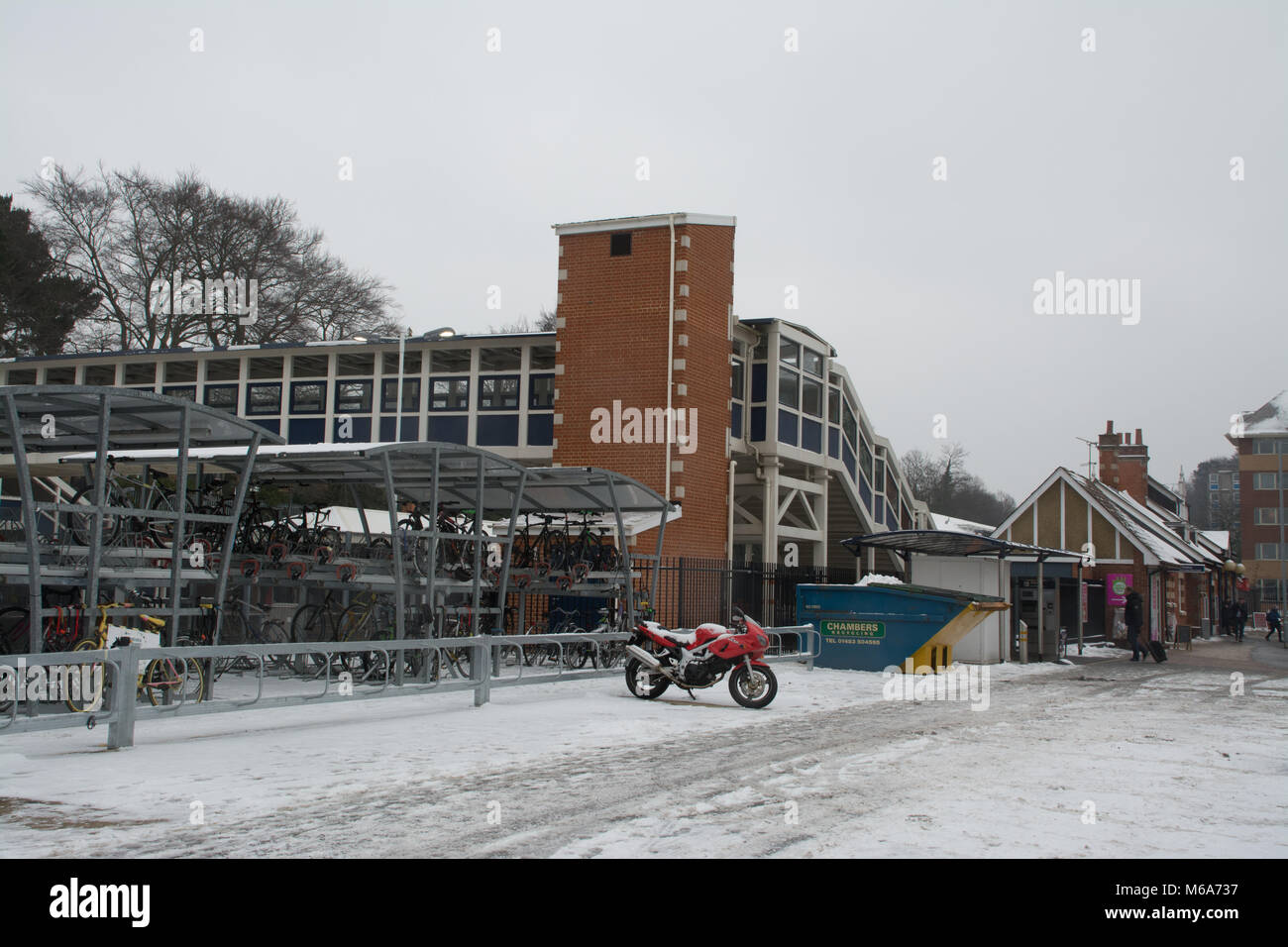 Farnborough railway station hi-res stock photography and images - Alamy
