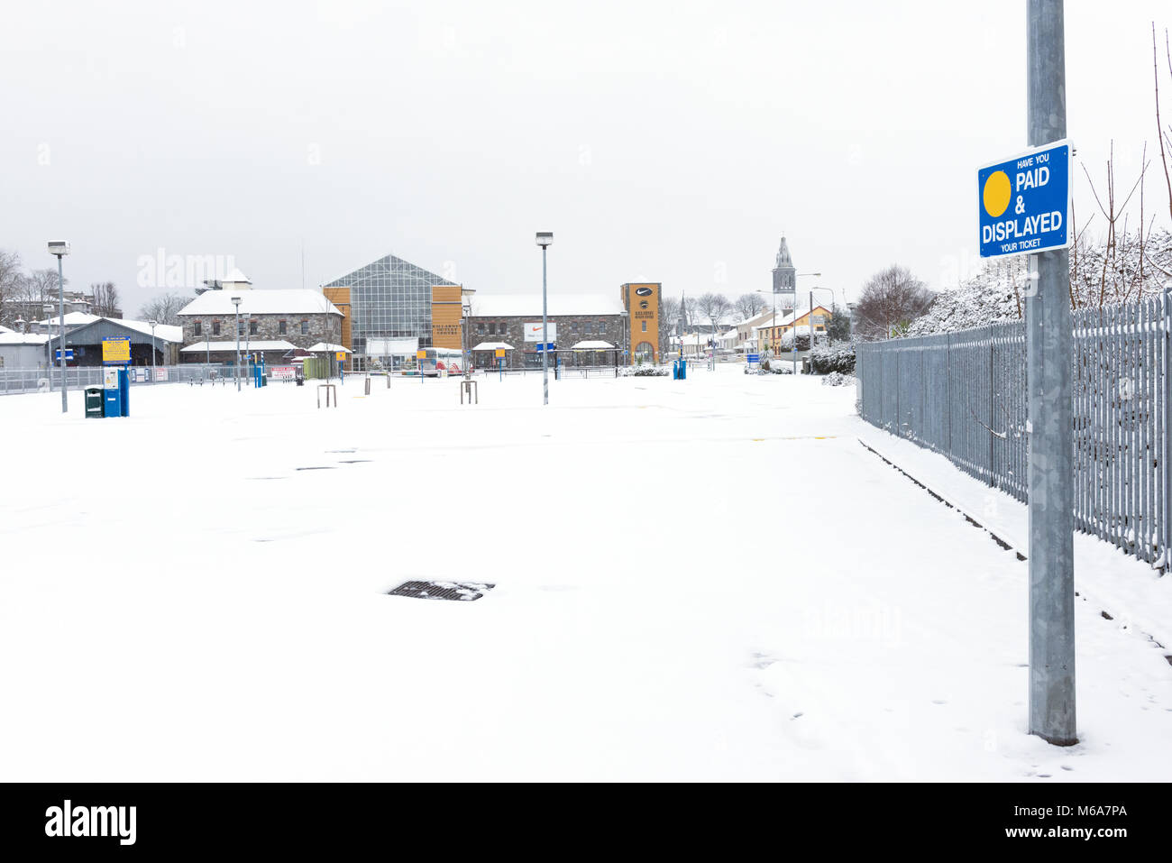 Streets covered in snow. Bad winter weather. Snowy conditions Stock ...