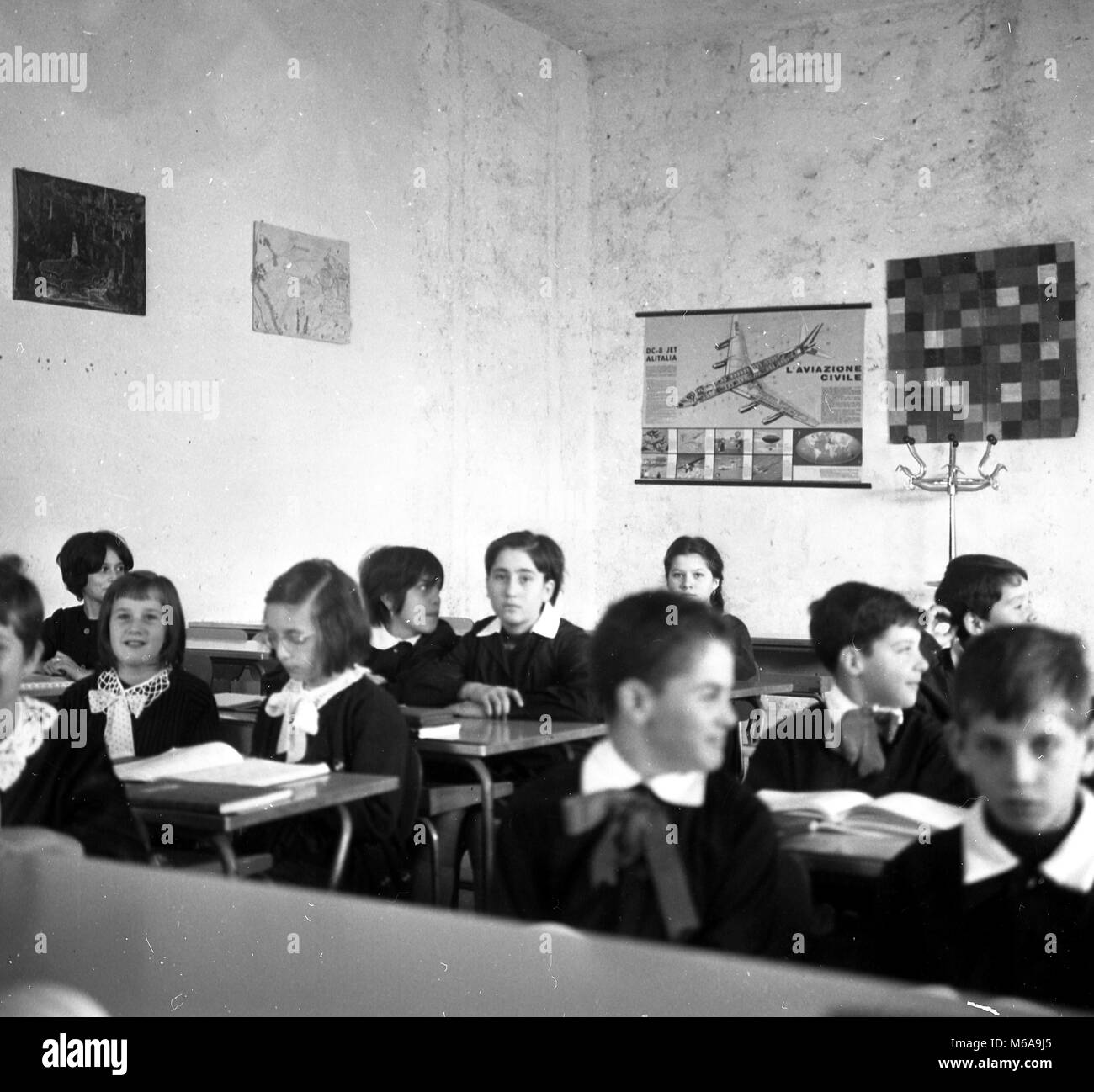 ELEMENTARY SCHOOL RETURNED BY STORE, FOR LACK OF AULE IN LIMBIATE ...