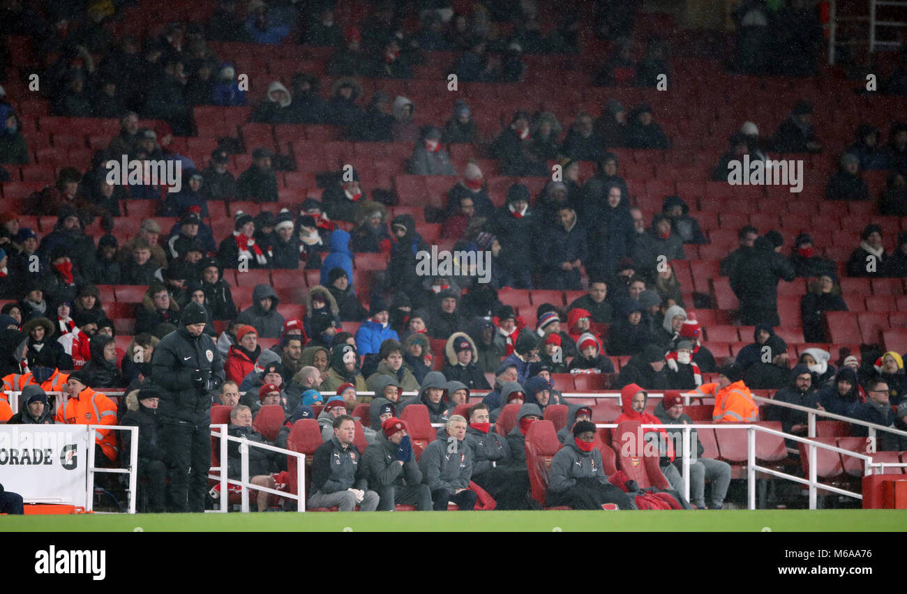 Emirates stadium arsenal empty hi-res stock photography and images - Alamy
