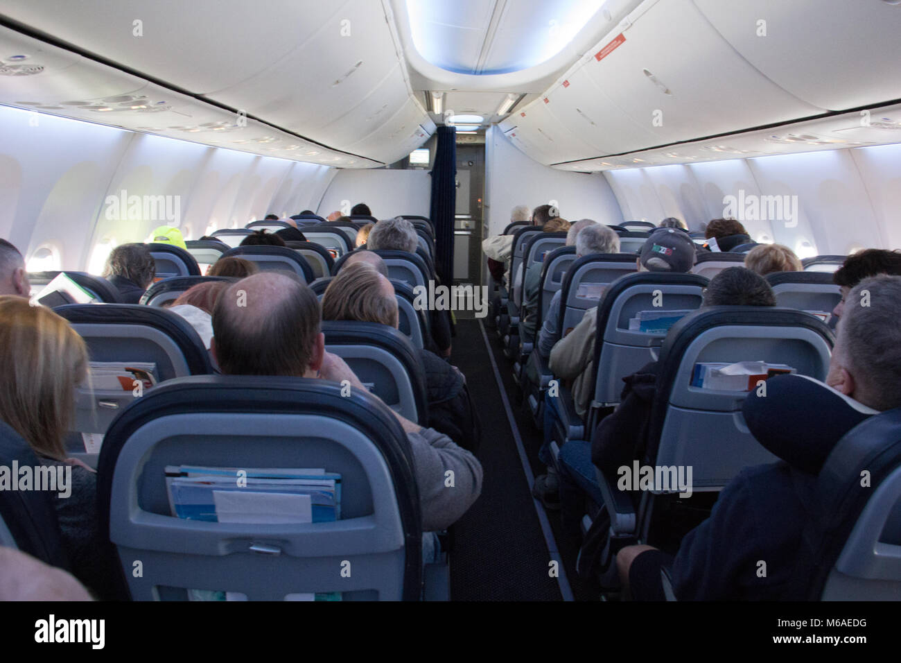 Crowded airline seats hi-res stock photography and images - Alamy