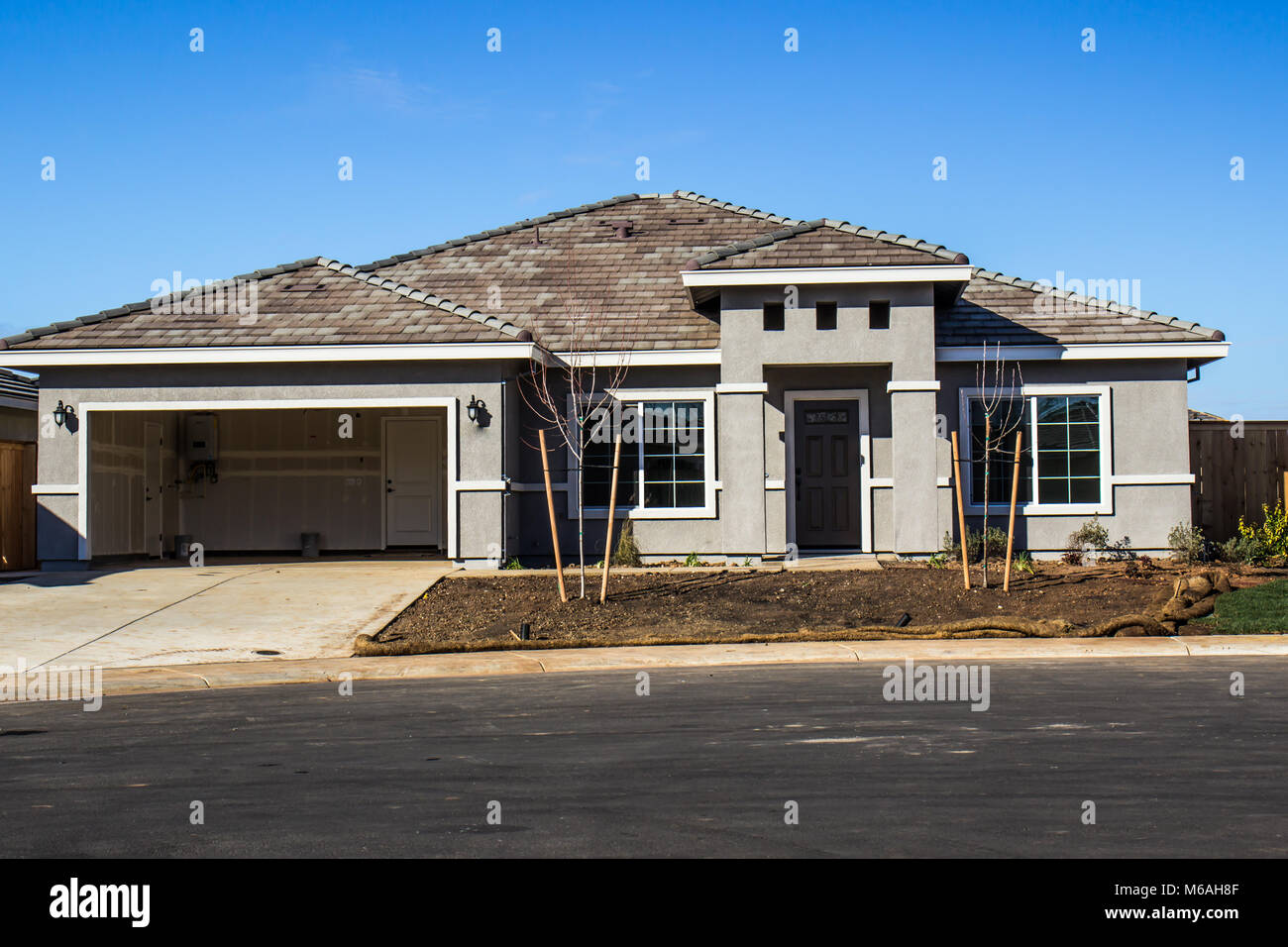 Building nearing completion hi-res stock photography and images - Alamy