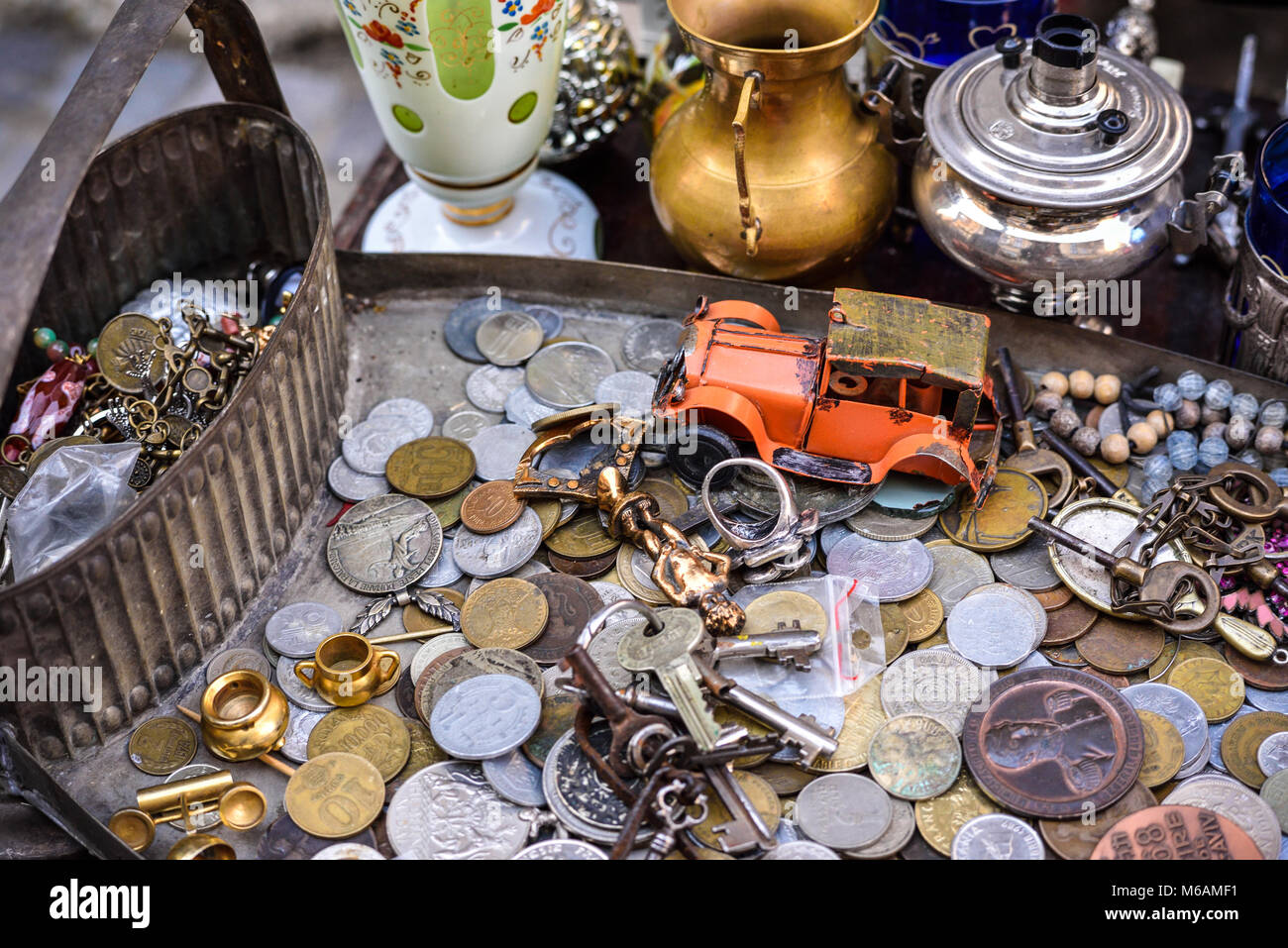 Old stuff for sale hi-res stock photography and images - Alamy