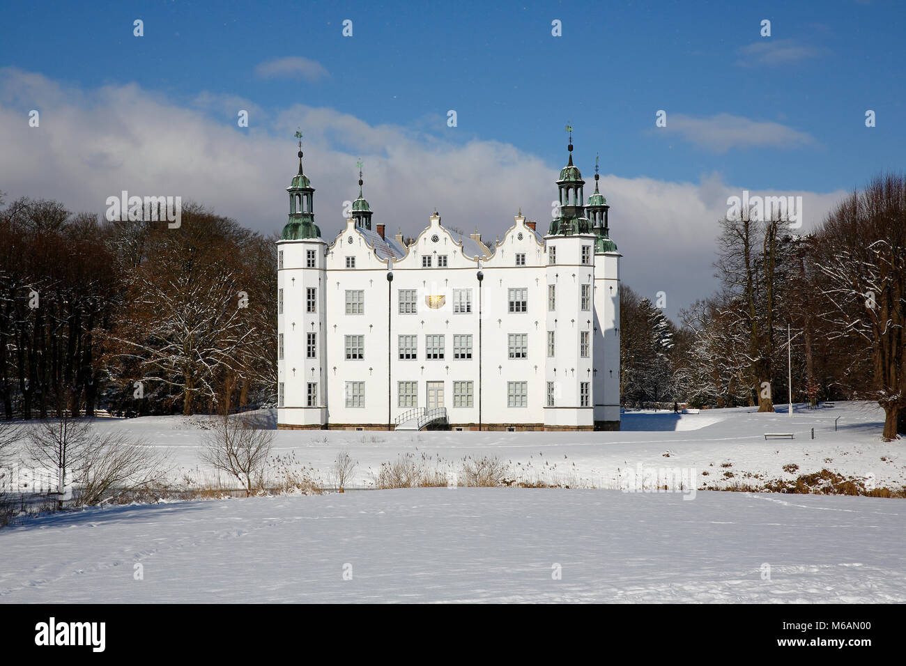 Castle Ahrensburg in the snow, Ahrensburg, District of Stormarn ...