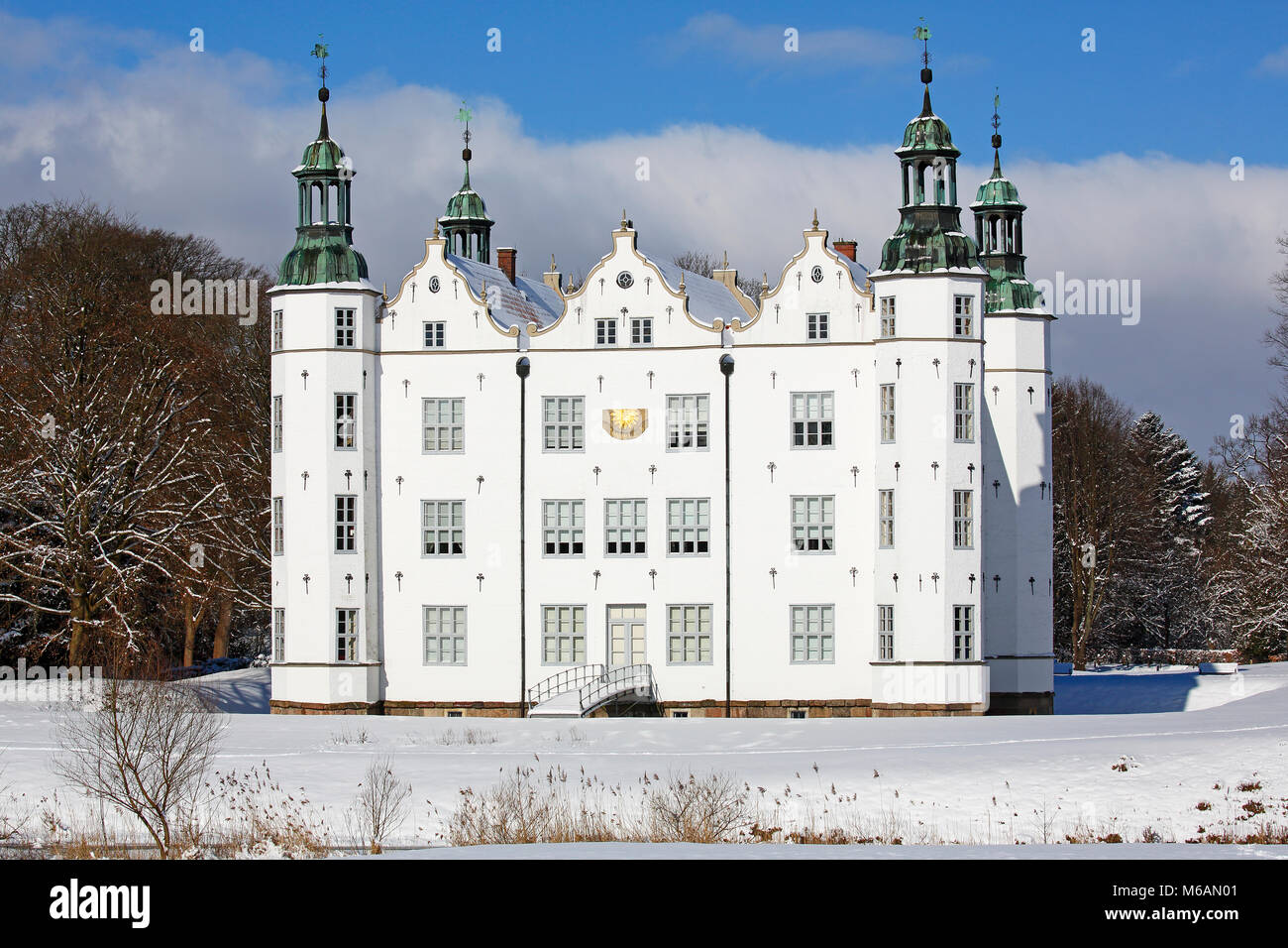 Castle Ahrensburg in the snow, Ahrensburg, District of Stormarn ...